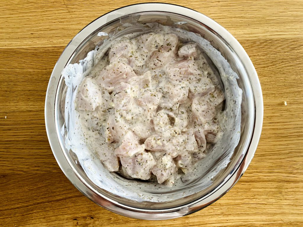 GYROS DE POLLO CON ENSALADA TZATZIKI - UNA PIZCA DE LUNA