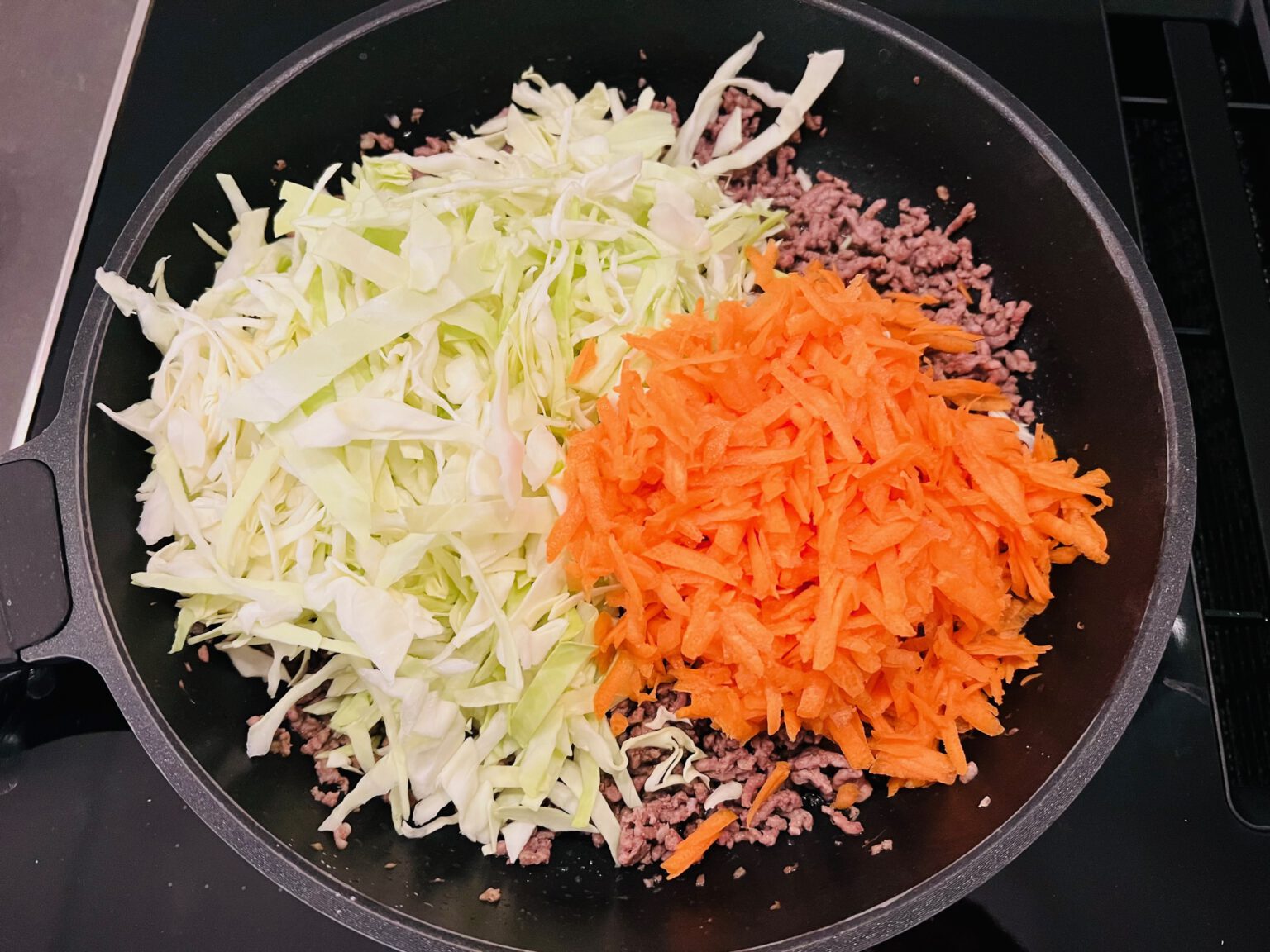 SALTEADO DE REPOLLO CON CARNE - UNA PIZCA DE LUNA