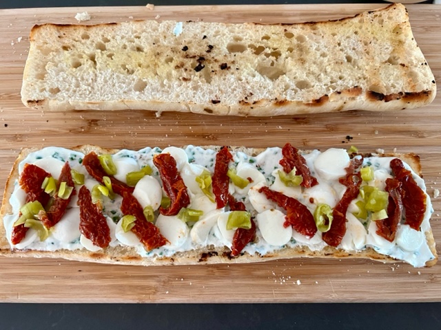 SANDWICH DE POLLO MOSTAZA MIEL, MOZZARELLA Y SALSA RANCHERA - UNA PIZCA ...