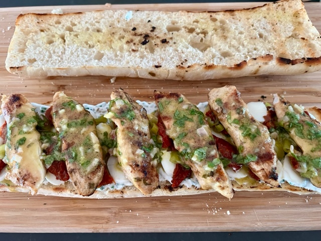SANDWICH DE POLLO MOSTAZA MIEL, MOZZARELLA Y SALSA RANCHERA - UNA PIZCA ...